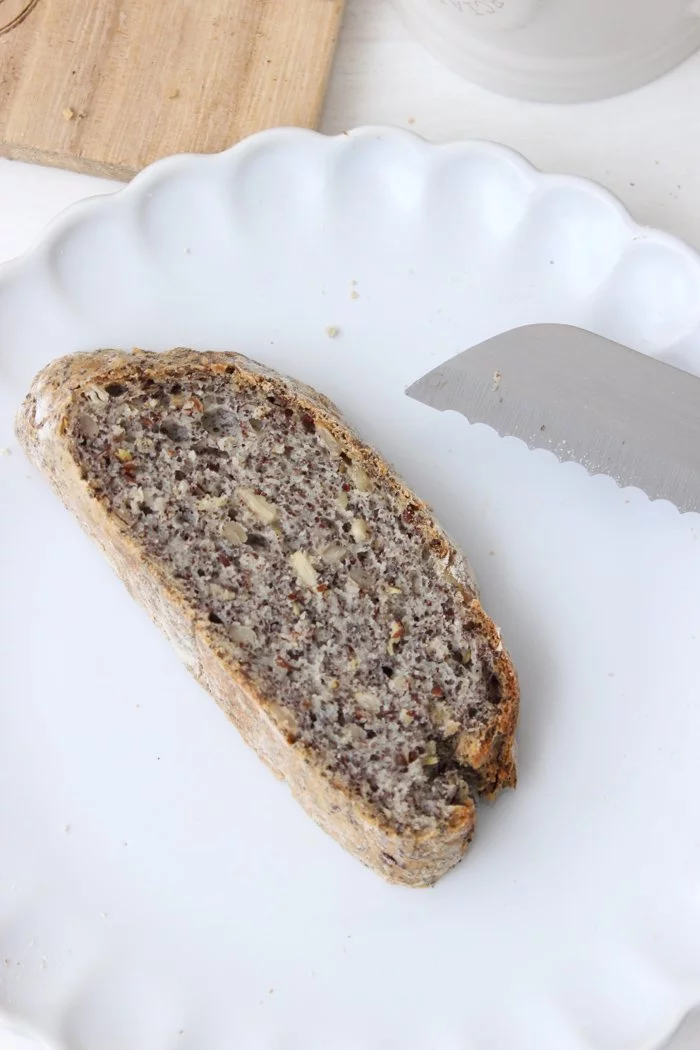 Mohn-Leinsamen-Sonnenblumenbrot im Römertopf backen